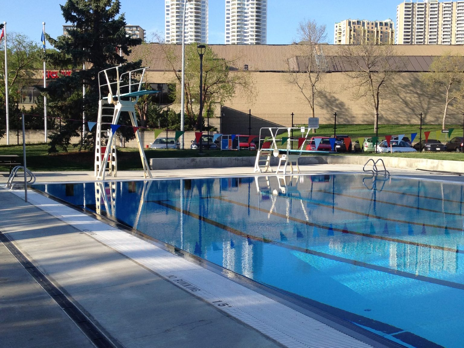 Queen Elizabeth Outdoor Pool at Kinsmen Park - JEN COL