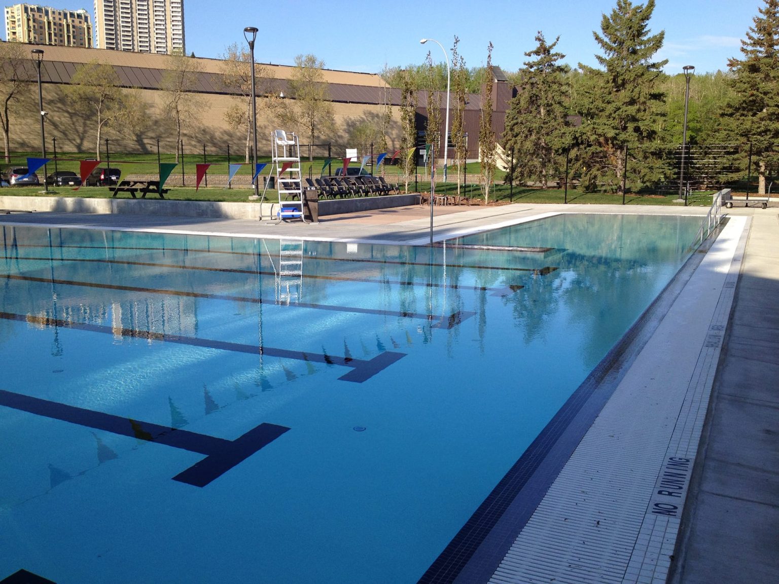 Queen Elizabeth Outdoor Pool at Kinsmen Park - JEN COL